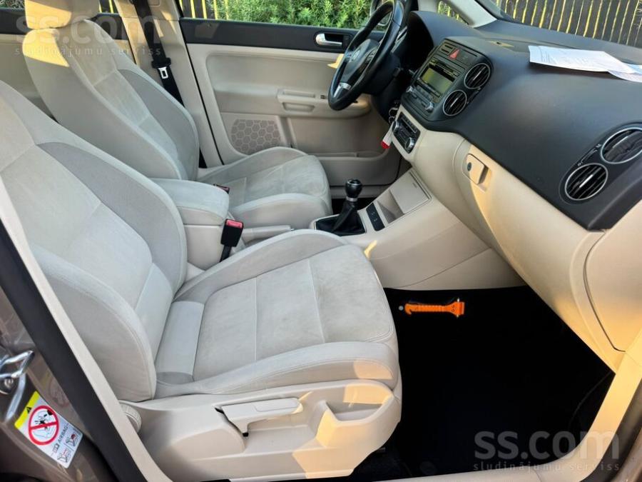 Brūns Volkswagen Golf Plus 2010 Ogre, ar dzinēja tilpumu 1.20 L un nobraukumu 211 tūkst. km par 4980 €, foto 24 vietnē AUTOMOTO.COM.LV