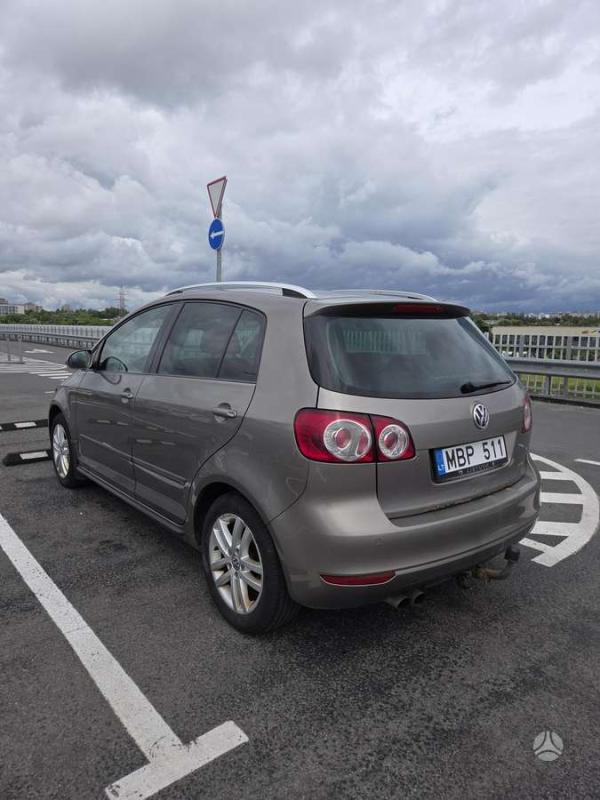 Brūns Volkswagen Golf Plus 2010 Viļņa, ar dzinēja tilpumu 1.97 L un nobraukumu 381 tūkst. km par 3000 €, foto 2 vietnē AUTOMOTO.COM.LV