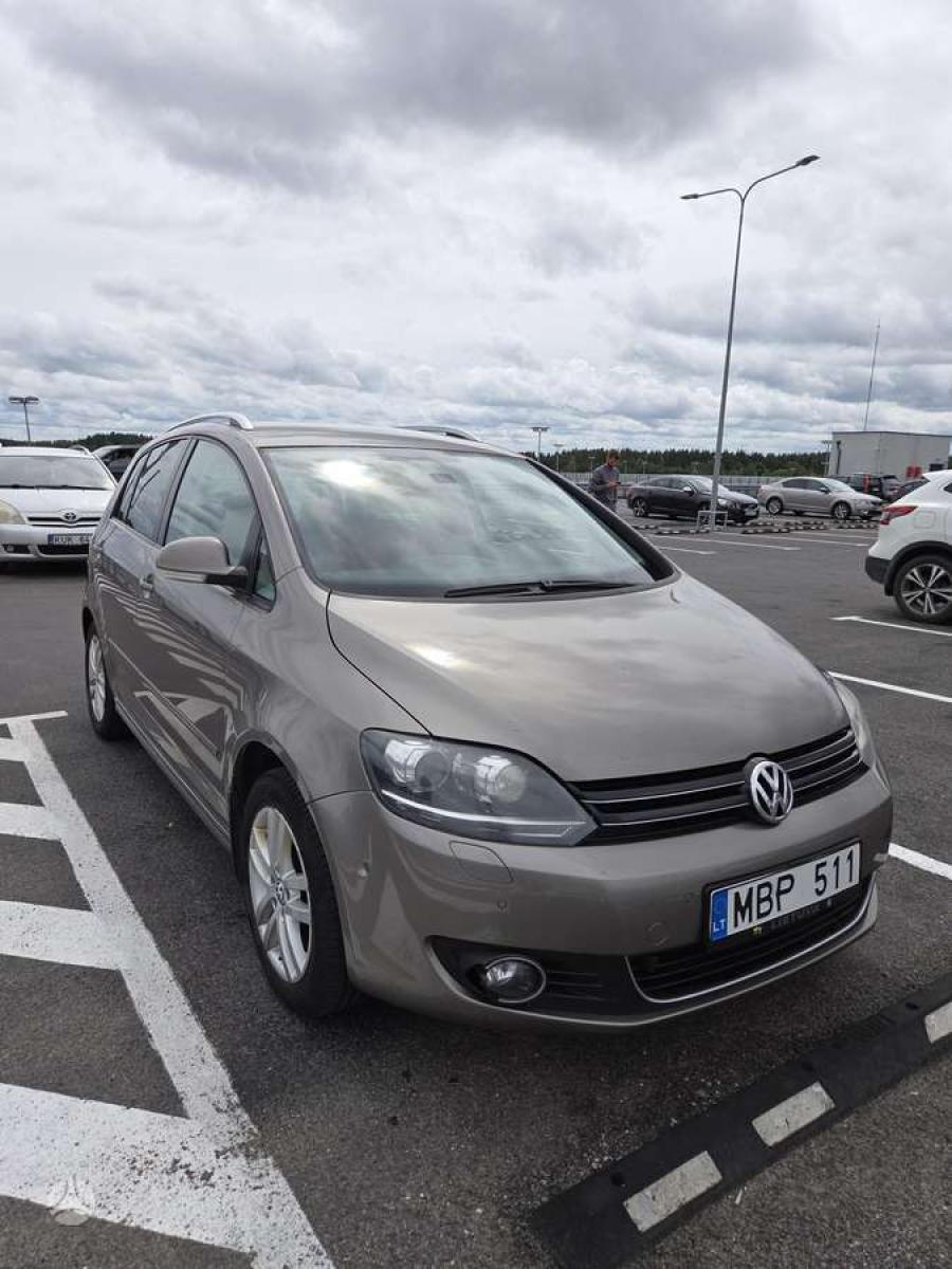 Brown Volkswagen Golf Plus 2010 in Vilnius, with an engine capacity of 1.97 L and mileage of 381 thousand km for 3000 €, photo 4 on AUTOMOTO.COM.LV