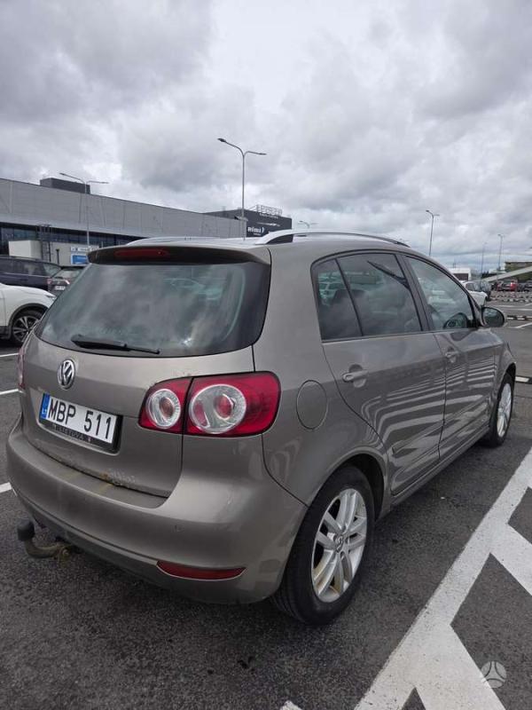 Brūns Volkswagen Golf Plus 2010 Viļņa, ar dzinēja tilpumu 1.97 L un nobraukumu 381 tūkst. km par 3000 €, foto 4 vietnē AUTOMOTO.COM.LV