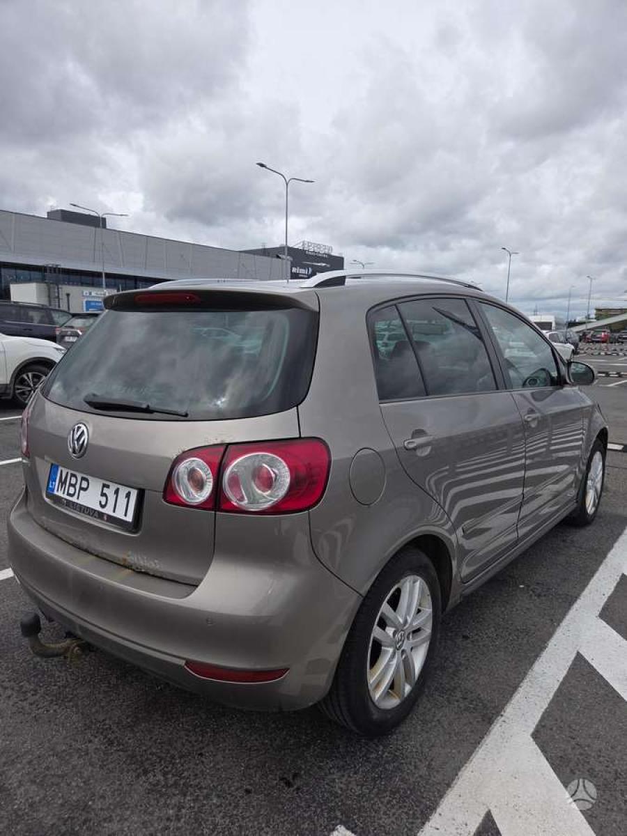 Brown Volkswagen Golf Plus 2010 in Vilnius, with an engine capacity of 1.97 L and mileage of 381 thousand km for 3000 €, photo 5 on AUTOMOTO.COM.LV