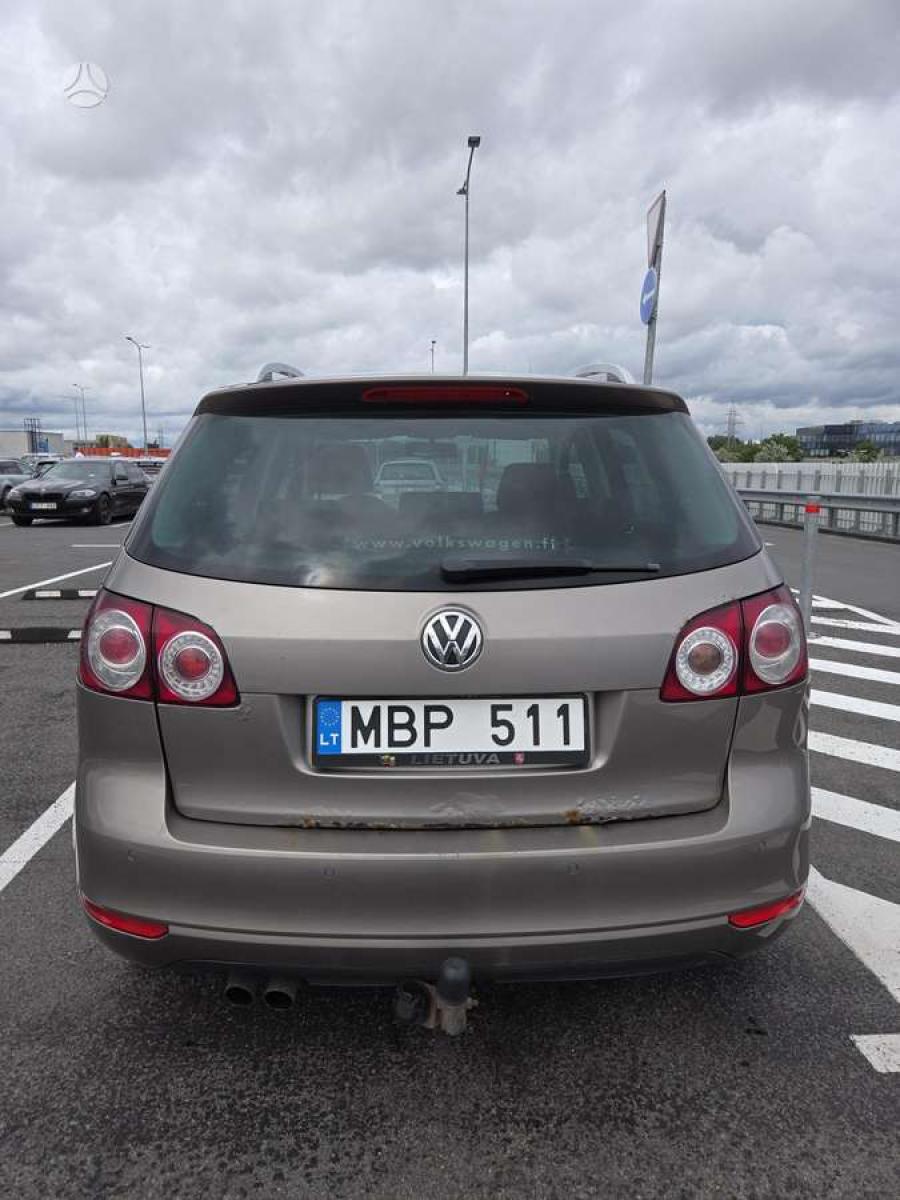 Brown Volkswagen Golf Plus 2010 in Vilnius, with an engine capacity of 1.97 L and mileage of 381 thousand km for 3000 €, photo 6 on AUTOMOTO.COM.LV