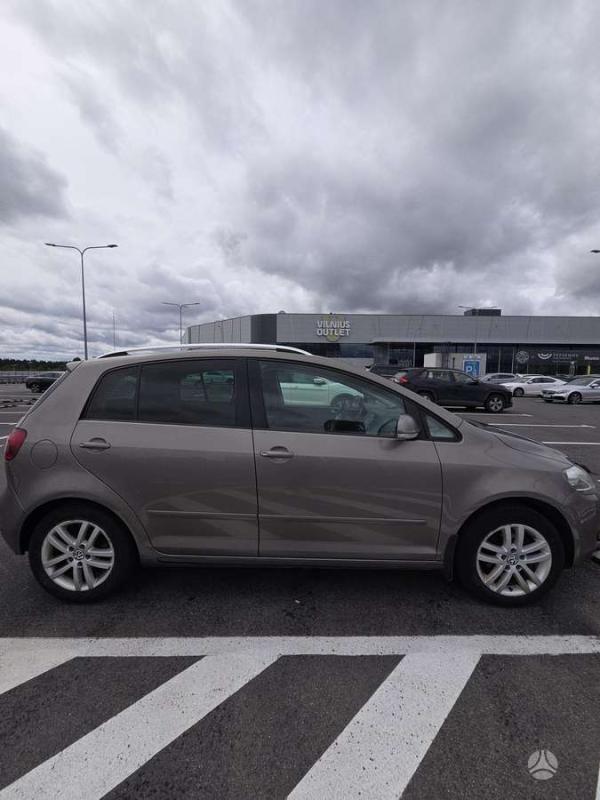 Brūns Volkswagen Golf Plus 2010 Viļņa, ar dzinēja tilpumu 1.97 L un nobraukumu 381 tūkst. km par 3000 €, foto 6 vietnē AUTOMOTO.COM.LV