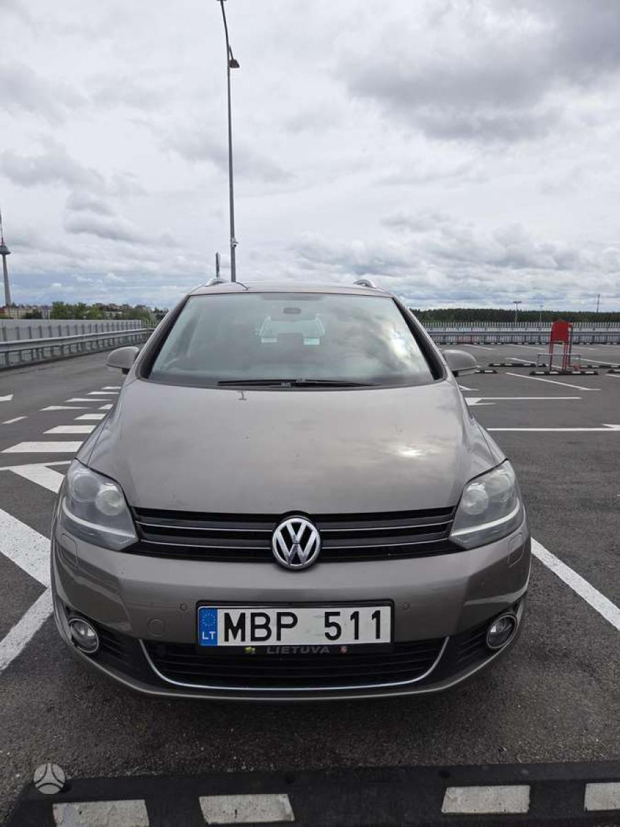 Brown Volkswagen Golf Plus 2010 in Vilnius, with an engine capacity of 1.97 L and mileage of 381 thousand km for 3000 €, photo 8 on AUTOMOTO.COM.LV
