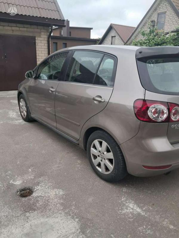 Brūns Volkswagen Golf Plus 2010 Raseiniai, ar dzinēja tilpumu 1.20 L un nobraukumu 175 tūkst. km par 4700 €, foto 1 vietnē AUTOMOTO.COM.LV