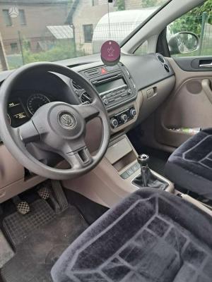 Brown Volkswagen Golf Plus 2010 in Raseiniai, with an engine capacity of 1.20 L and mileage of 175 thousand km for 4700 €, photo 4 on AUTOMOTO.COM.LV