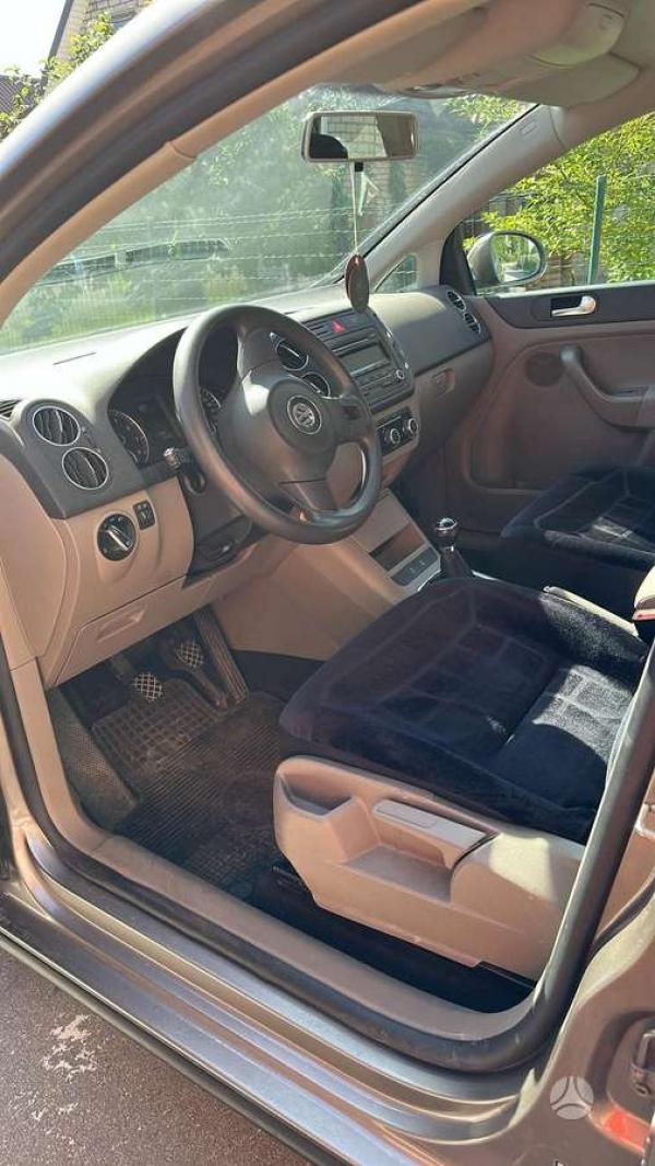 Brūns Volkswagen Golf Plus 2010 Raseiniai, ar dzinēja tilpumu 1.20 L un nobraukumu 175 tūkst. km par 4700 €, foto 4 vietnē AUTOMOTO.COM.LV