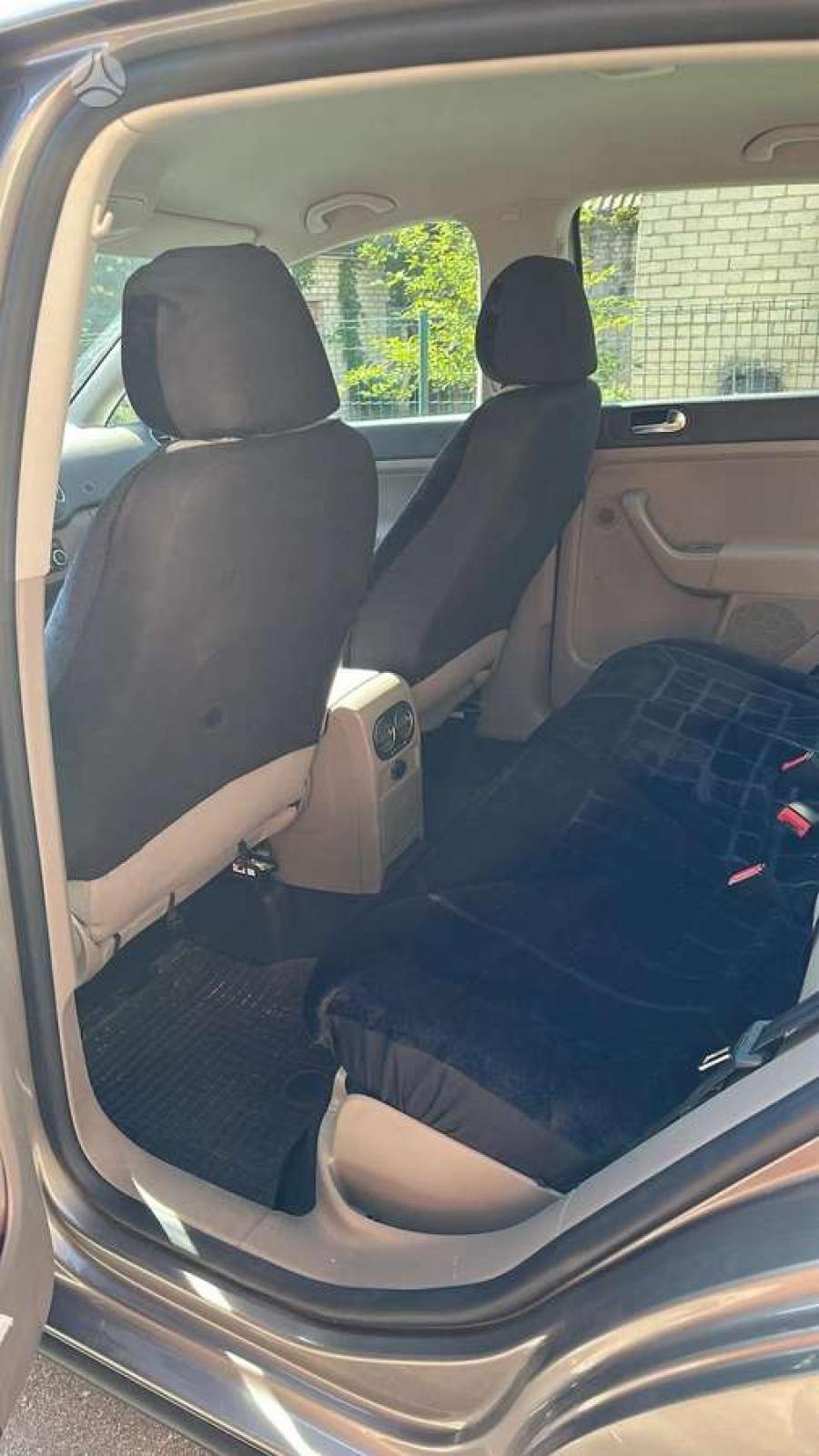 Brown Volkswagen Golf Plus 2010 in Raseiniai, with an engine capacity of 1.20 L and mileage of 175 thousand km for 4700 €, photo 6 on AUTOMOTO.COM.LV
