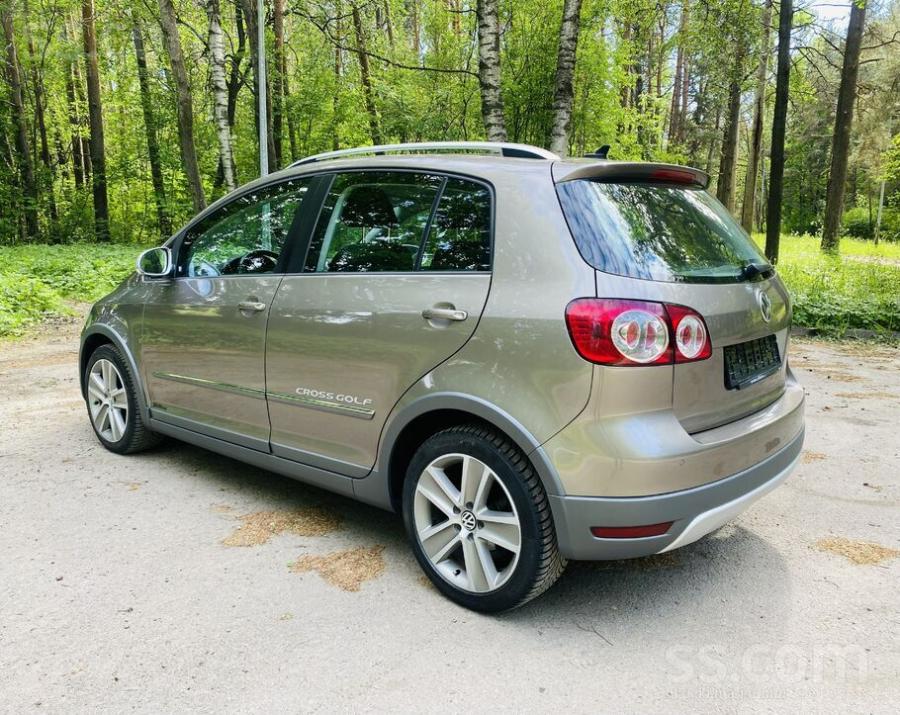 Brūns Volkswagen Golf Plus 2011 Rīga, ar dzinēja tilpumu 2.00 L un nobraukumu 0 tūkst. km par 5970 €, foto 5 vietnē AUTOMOTO.COM.LV