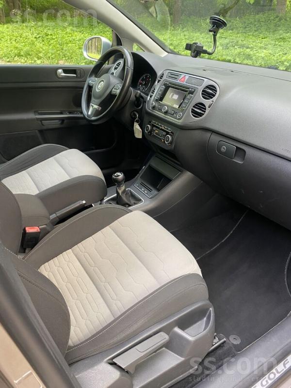Brown Volkswagen Golf Plus 2011 in Riga, with an engine capacity of 2.00 L and mileage of 0 thousand km for 5970 €, photo 5 on AUTOMOTO.COM.LV