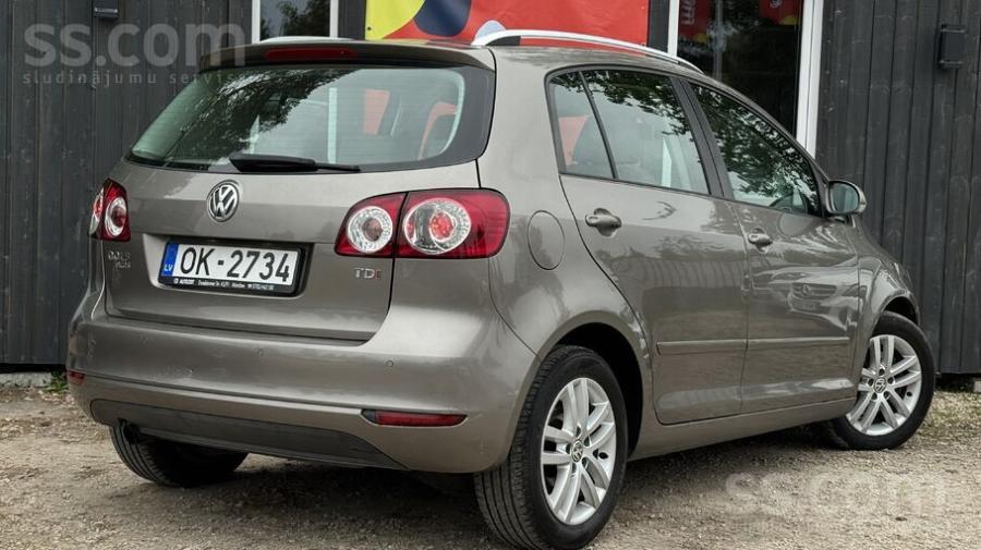 Brūns Volkswagen Golf Plus 2011 Rīga, ar dzinēja tilpumu 1.60 L un nobraukumu 254 tūkst. km par 3990 €, foto 5 vietnē AUTOMOTO.COM.LV