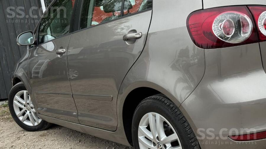 Brūns Volkswagen Golf Plus 2011 Rīga, ar dzinēja tilpumu 1.60 L un nobraukumu 254 tūkst. km par 3990 €, foto 6 vietnē AUTOMOTO.COM.LV