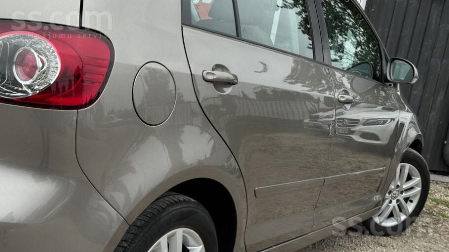 Brūns Volkswagen Golf Plus 2011 Rīga, ar dzinēja tilpumu 1.60 L un nobraukumu 254 tūkst. km par 3990 €, foto 7 vietnē AUTOMOTO.COM.LV