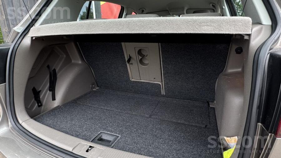 Brūns Volkswagen Golf Plus 2011 Rīga, ar dzinēja tilpumu 1.60 L un nobraukumu 254 tūkst. km par 3990 €, foto 11 vietnē AUTOMOTO.COM.LV