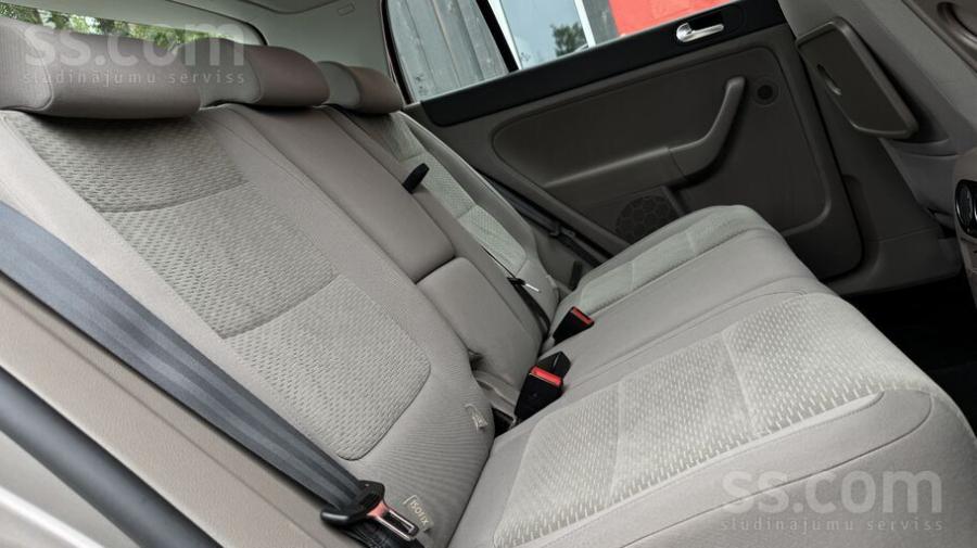 Brūns Volkswagen Golf Plus 2011 Rīga, ar dzinēja tilpumu 1.60 L un nobraukumu 254 tūkst. km par 3990 €, foto 24 vietnē AUTOMOTO.COM.LV