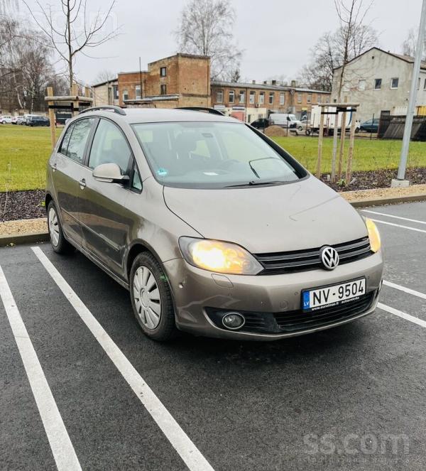 Brūns Volkswagen Golf Plus 2011 Rīga, ar dzinēja tilpumu 1.60 L un nobraukumu 200 tūkst. km par 3900 €, foto 1 vietnē AUTOMOTO.COM.LV