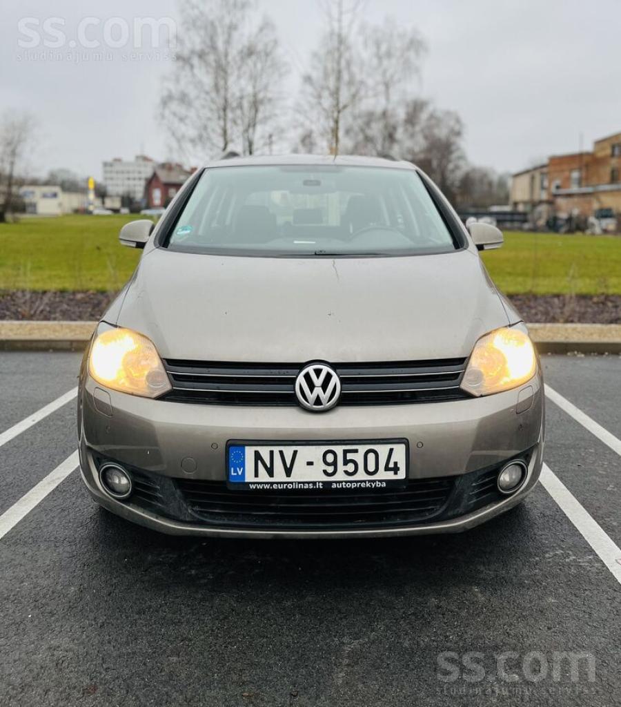 Brown Volkswagen Golf Plus 2011 in Riga, with an engine capacity of 1.60 L and mileage of 200 thousand km for 3900 €, photo 3 on AUTOMOTO.COM.LV