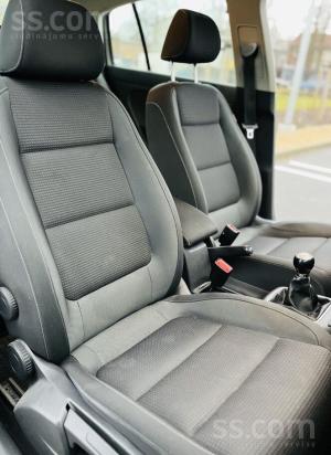 Brown Volkswagen Golf Plus 2011 in Riga, with an engine capacity of 1.60 L and mileage of 200 thousand km for 3900 €, photo 12 on AUTOMOTO.COM.LV