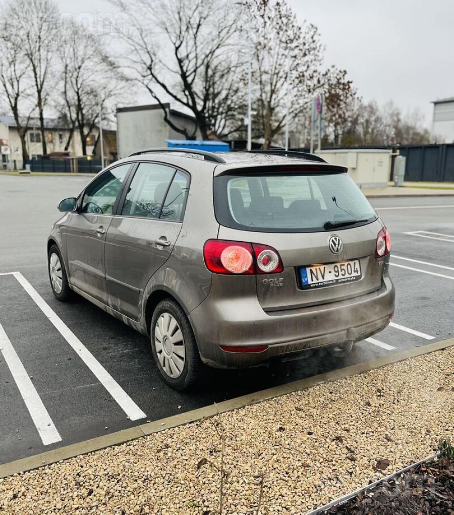 Brown Volkswagen Golf Plus 2011 in Riga, with an engine capacity of 1.60 L and mileage of 200 thousand km for 3900 €, photo 13 on AUTOMOTO.COM.LV