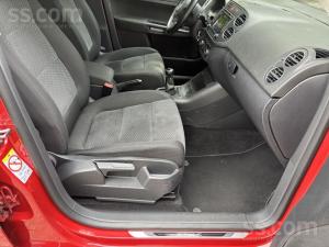 Brown Volkswagen Golf Plus 2011 in Ogre, with an engine capacity of 2.00 L and mileage of 247 thousand km for 5250 €, photo 15 on AUTOMOTO.COM.LV