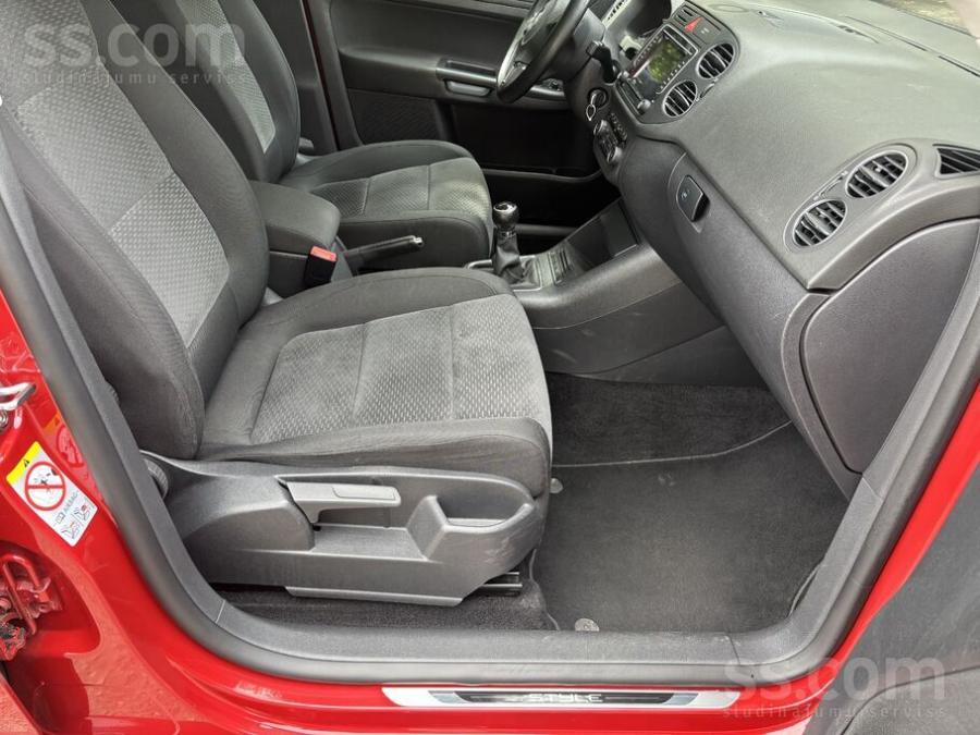 Brown Volkswagen Golf Plus 2011 in Ogre, with an engine capacity of 2.00 L and mileage of 247 thousand km for 5250 €, photo 15 on AUTOMOTO.COM.LV