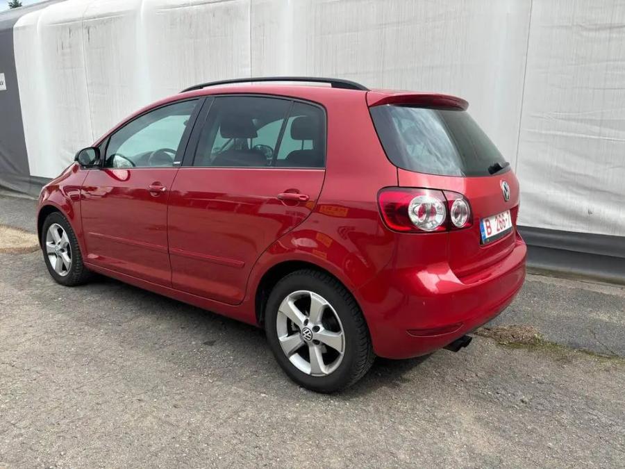 Brown Volkswagen Golf Plus 2011 in Ogre, with an engine capacity of 2.00 L and mileage of 247 thousand km for 5250 €, photo 4 on AUTOMOTO.COM.LV