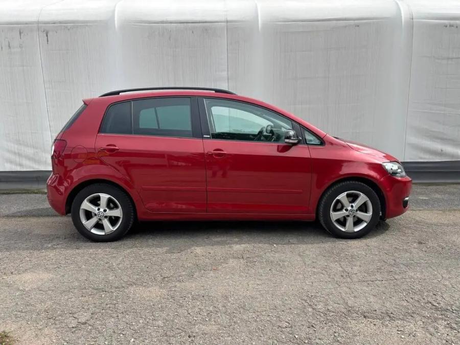 Brown Volkswagen Golf Plus 2011 in Ogre, with an engine capacity of 2.00 L and mileage of 247 thousand km for 5250 €, photo 6 on AUTOMOTO.COM.LV