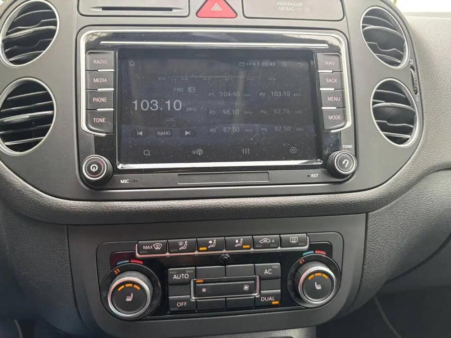 Brown Volkswagen Golf Plus 2011 in Ogre, with an engine capacity of 2.00 L and mileage of 247 thousand km for 5250 €, photo 10 on AUTOMOTO.COM.LV