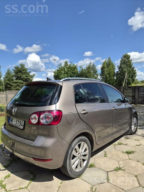 Brūns Volkswagen Golf Plus 2011 Jelgava, ar dzinēja tilpumu 1.60 L un nobraukumu 412 tūkst. km par 3000 €, foto 3 vietnē AUTOMOTO.COM.LV
