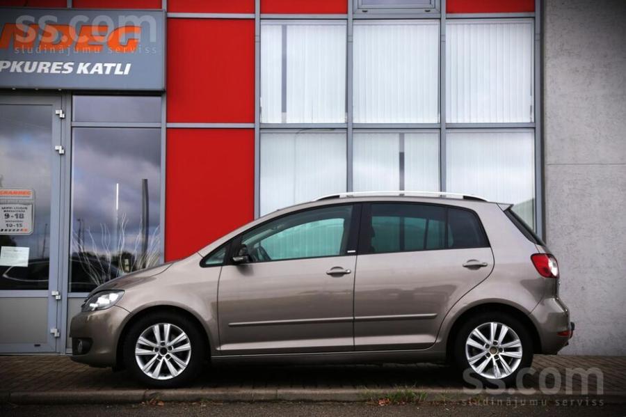 Brown Volkswagen Golf Plus 2011 in Riga, with an engine capacity of 1.60 L and mileage of 161 thousand km for 3995 €, photo 3 on AUTOMOTO.COM.LV