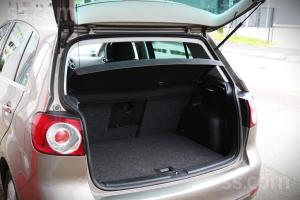 Brown Volkswagen Golf Plus 2011 in Riga, with an engine capacity of 1.60 L and mileage of 161 thousand km for 3995 €, photo 8 on AUTOMOTO.COM.LV