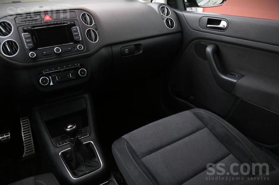 Brown Volkswagen Golf Plus 2011 in Riga, with an engine capacity of 1.60 L and mileage of 161 thousand km for 3995 €, photo 10 on AUTOMOTO.COM.LV