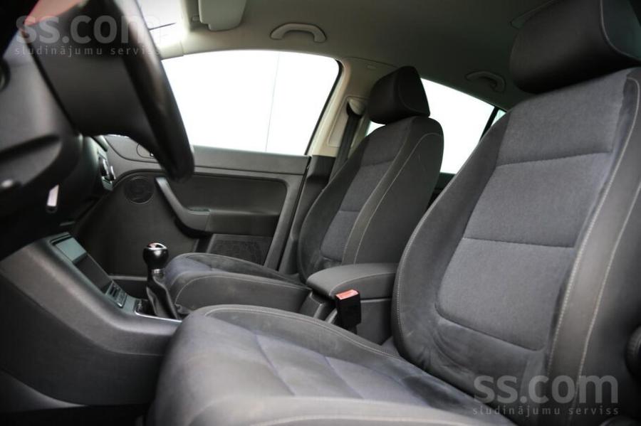 Brown Volkswagen Golf Plus 2011 in Riga, with an engine capacity of 1.60 L and mileage of 161 thousand km for 3995 €, photo 13 on AUTOMOTO.COM.LV