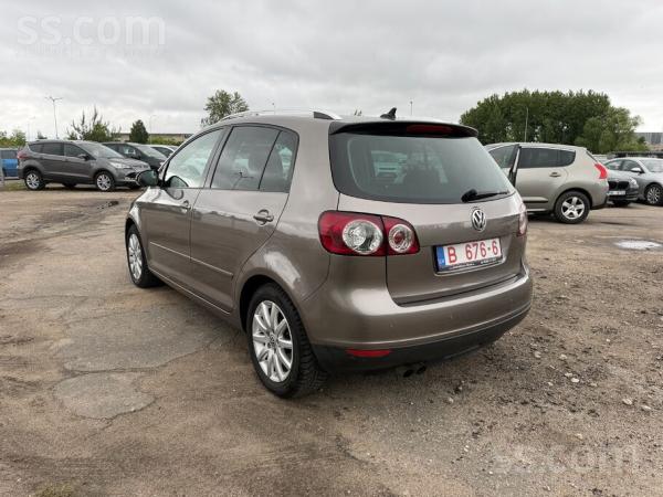 Brown Volkswagen Golf Plus 2012 in Daugavpils, with an engine capacity of 1.40 L and mileage of 126 thousand km for 7850 €, photo 3 on AUTOMOTO.COM.LV