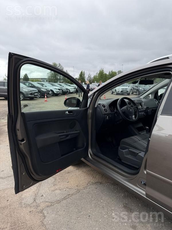 Brown Volkswagen Golf Plus 2012 in Daugavpils, with an engine capacity of 1.40 L and mileage of 126 thousand km for 7850 €, photo 7 on AUTOMOTO.COM.LV