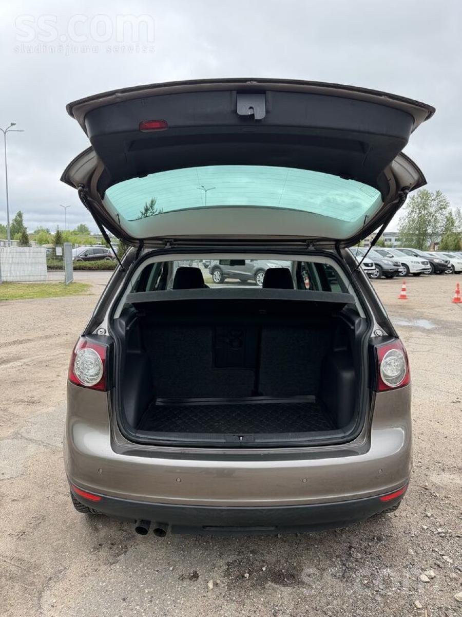 Brown Volkswagen Golf Plus 2012 in Daugavpils, with an engine capacity of 1.40 L and mileage of 126 thousand km for 7850 €, photo 12 on AUTOMOTO.COM.LV