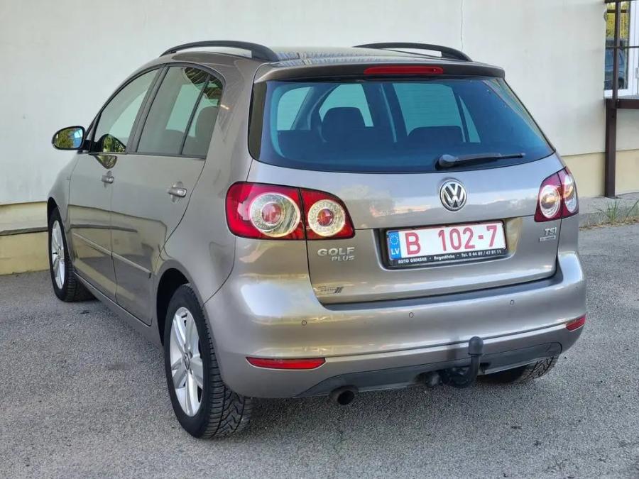 Brūns Volkswagen Golf Plus 2012 Ogre, ar dzinēja tilpumu 1.20 L un nobraukumu 193 tūkst. km par 4950 €, foto 7 vietnē AUTOMOTO.COM.LV
