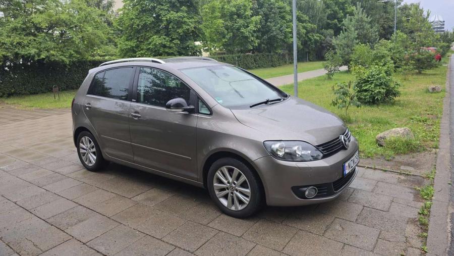 Brown Volkswagen Golf Plus 2012 in Vilnius, with an engine capacity of 1.60 L and mileage of 278 thousand km for 5100 €, photo 1 on AUTOMOTO.COM.LV