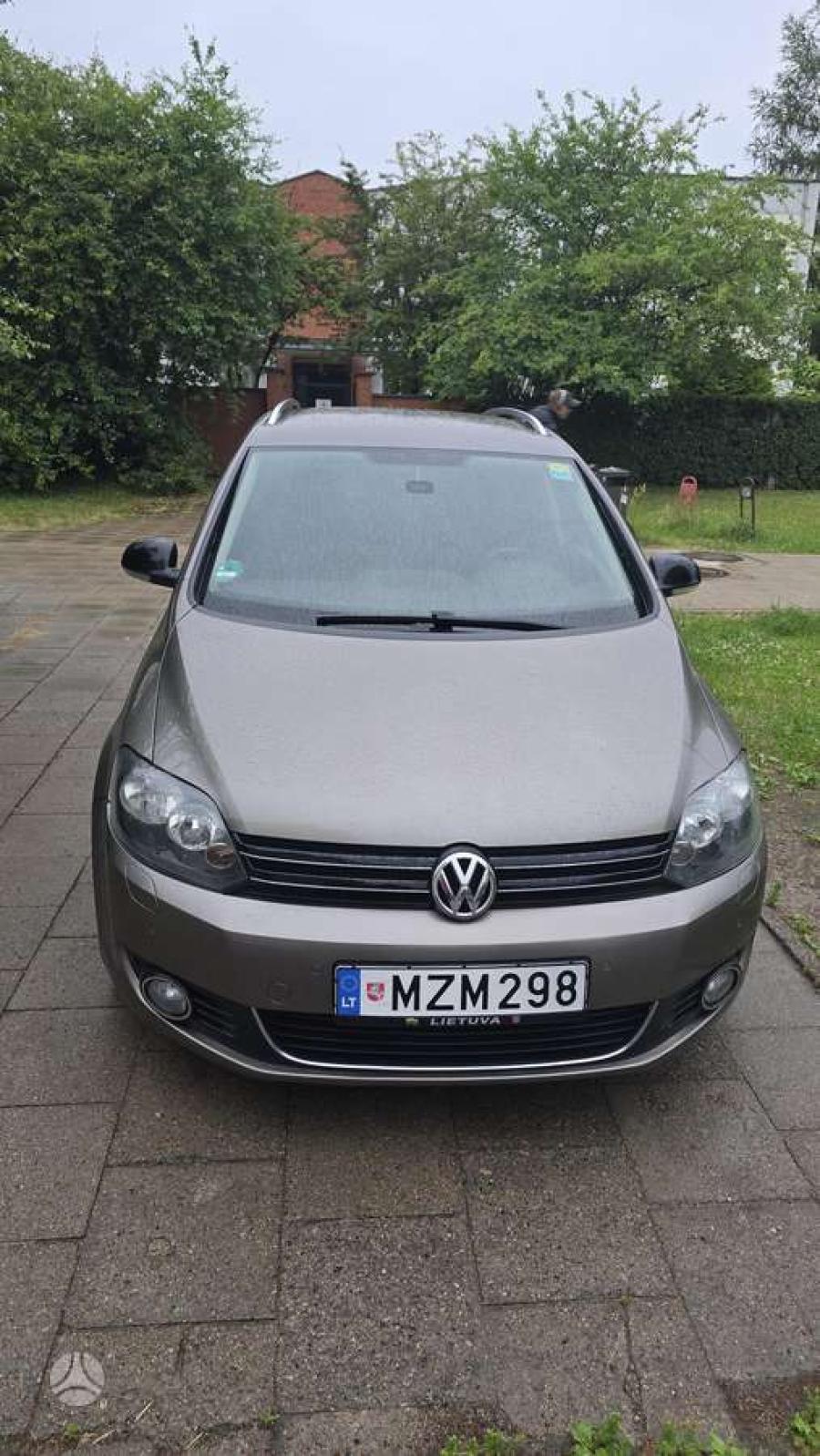 Brown Volkswagen Golf Plus 2012 in Vilnius, with an engine capacity of 1.60 L and mileage of 278 thousand km for 5100 €, photo 5 on AUTOMOTO.COM.LV