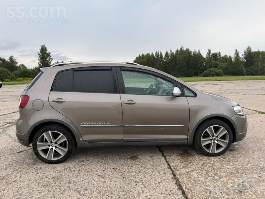 Brūns Volkswagen Golf Plus 2012 Rīga, ar dzinēja tilpumu 2.00 L un nobraukumu 241 tūkst. km par 4700 €, foto 3 vietnē AUTOMOTO.COM.LV