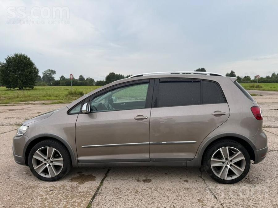 Brūns Volkswagen Golf Plus 2012 Rīga, ar dzinēja tilpumu 2.00 L un nobraukumu 241 tūkst. km par 4700 €, foto 4 vietnē AUTOMOTO.COM.LV