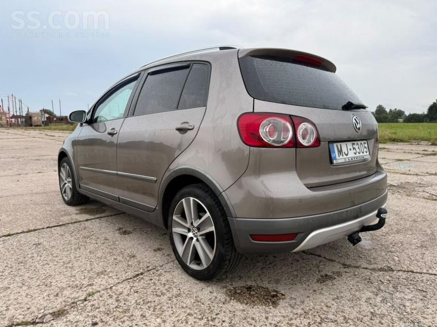 Brūns Volkswagen Golf Plus 2012 Rīga, ar dzinēja tilpumu 2.00 L un nobraukumu 241 tūkst. km par 4700 €, foto 16 vietnē AUTOMOTO.COM.LV