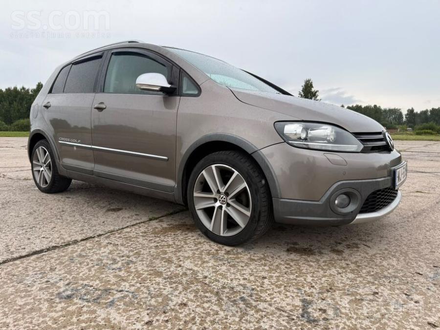Brūns Volkswagen Golf Plus 2012 Rīga, ar dzinēja tilpumu 2.00 L un nobraukumu 241 tūkst. km par 4700 €, foto 17 vietnē AUTOMOTO.COM.LV