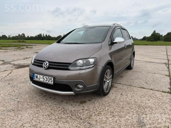 Brown Volkswagen Golf Plus 2012 in Riga, with an engine capacity of 2.00 L and mileage of 241 thousand km for 3950 €, photo 2 on AUTOMOTO.COM.LV