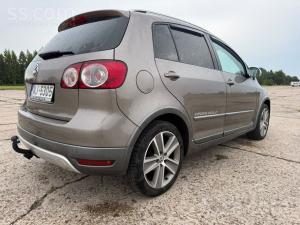 Brūns Volkswagen Golf Plus 2012 Rīga, ar dzinēja tilpumu 2.00 L un nobraukumu 241 tūkst. km par 3950 €, foto 4 vietnē AUTOMOTO.COM.LV