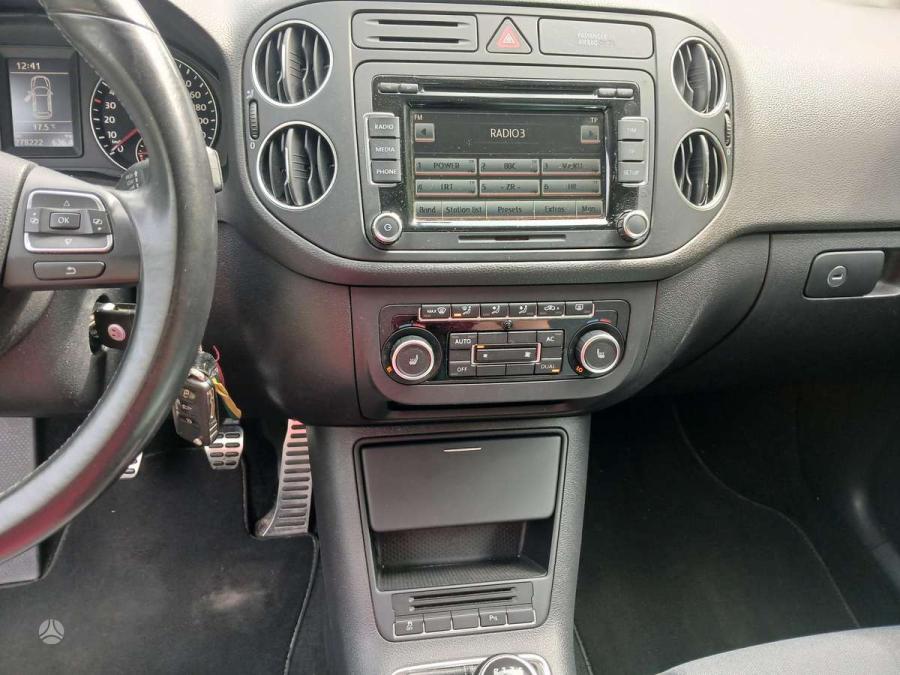 Brown Volkswagen Golf Plus 2012 in Utena, with an engine capacity of 1.60 L and mileage of 278 thousand km for 4600 €, photo 18 on AUTOMOTO.COM.LV