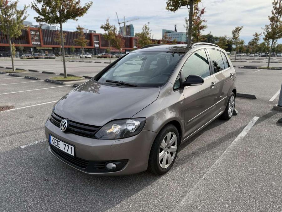 Brown Volkswagen Golf Plus 2012 in Klaipeda, with an engine capacity of 1.60 L and mileage of 348 thousand km for 4490 €, photo 3 on AUTOMOTO.COM.LV