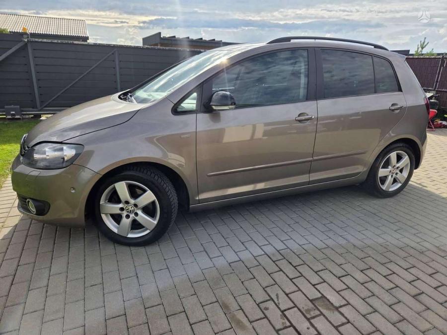 Brown Volkswagen Golf Plus 2013 in Kaisiadorys, with an engine capacity of 1.97 L and mileage of 221 thousand km for 6150 €, photo 9 on AUTOMOTO.COM.LV