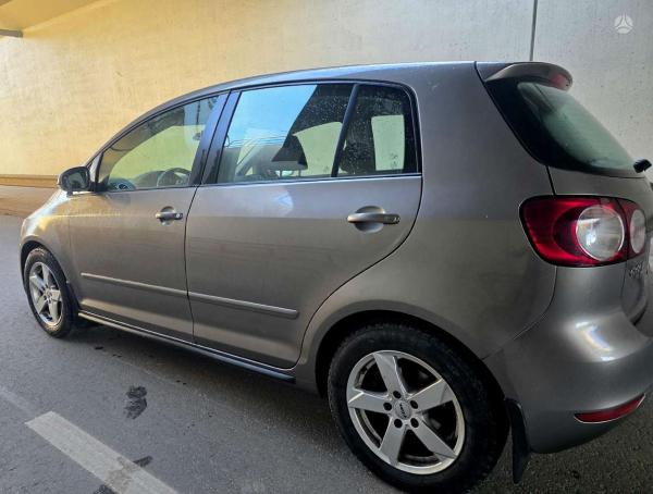 Brūns Volkswagen Golf Plus 2009 Marijampole, ar dzinēja tilpumu 1.60 L un nobraukumu 226 tūkst. km par 3900 €, foto 3 vietnē AUTOMOTO.COM.LV