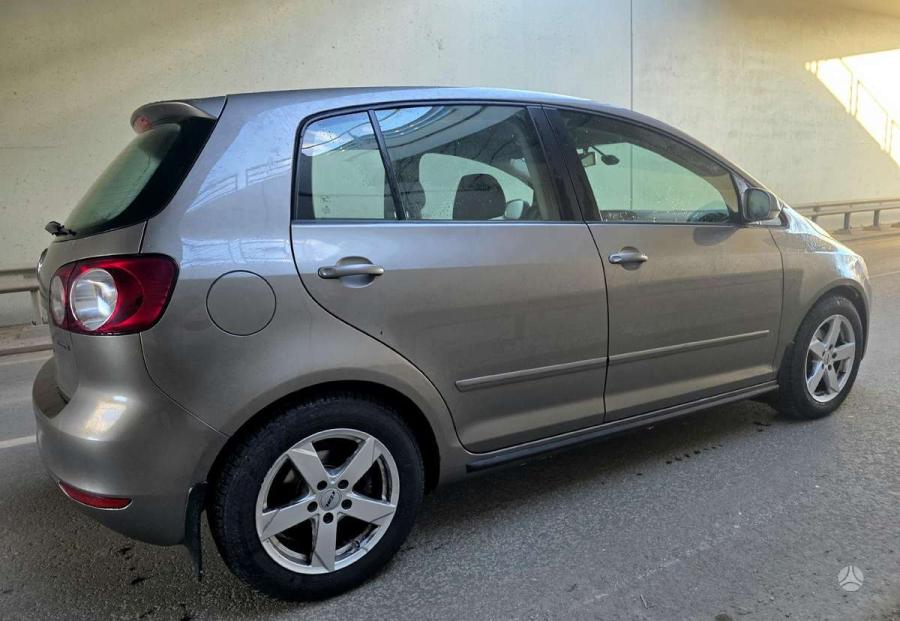 Brūns Volkswagen Golf Plus 2009 Marijampole, ar dzinēja tilpumu 1.60 L un nobraukumu 226 tūkst. km par 3900 €, foto 6 vietnē AUTOMOTO.COM.LV